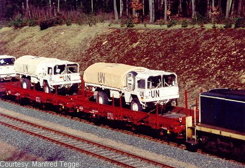 MAN 10t. milgl 8x8 truck 03044 von Revell